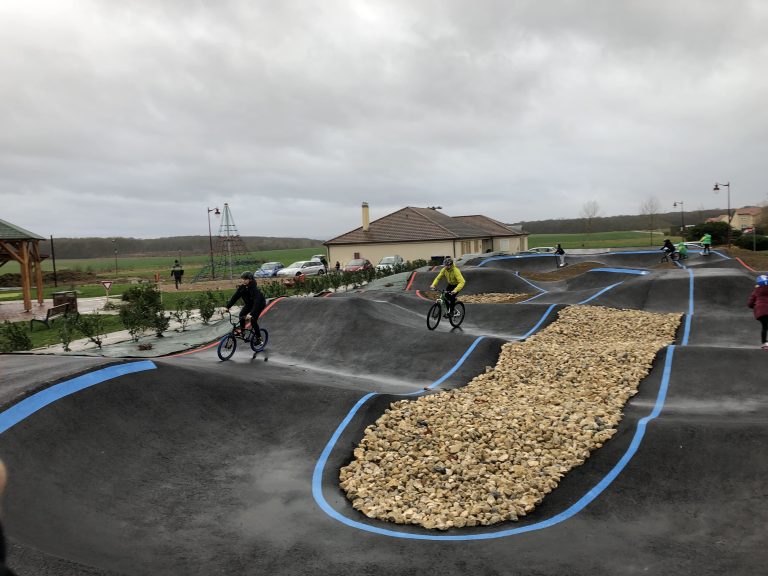 STUCKANGE (57) A INSTALLÉ UNE PUMPTRACK – AMRF
